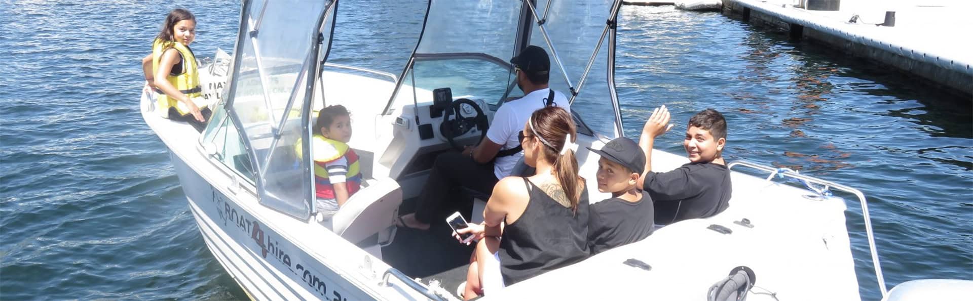 Boat Hire Melbourne | Melbourne's Deluxe Yarra River Boating Service